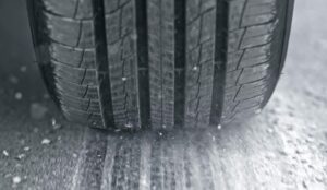 What to Do If Your Car Skids? - How to Regain Control - Robo Race